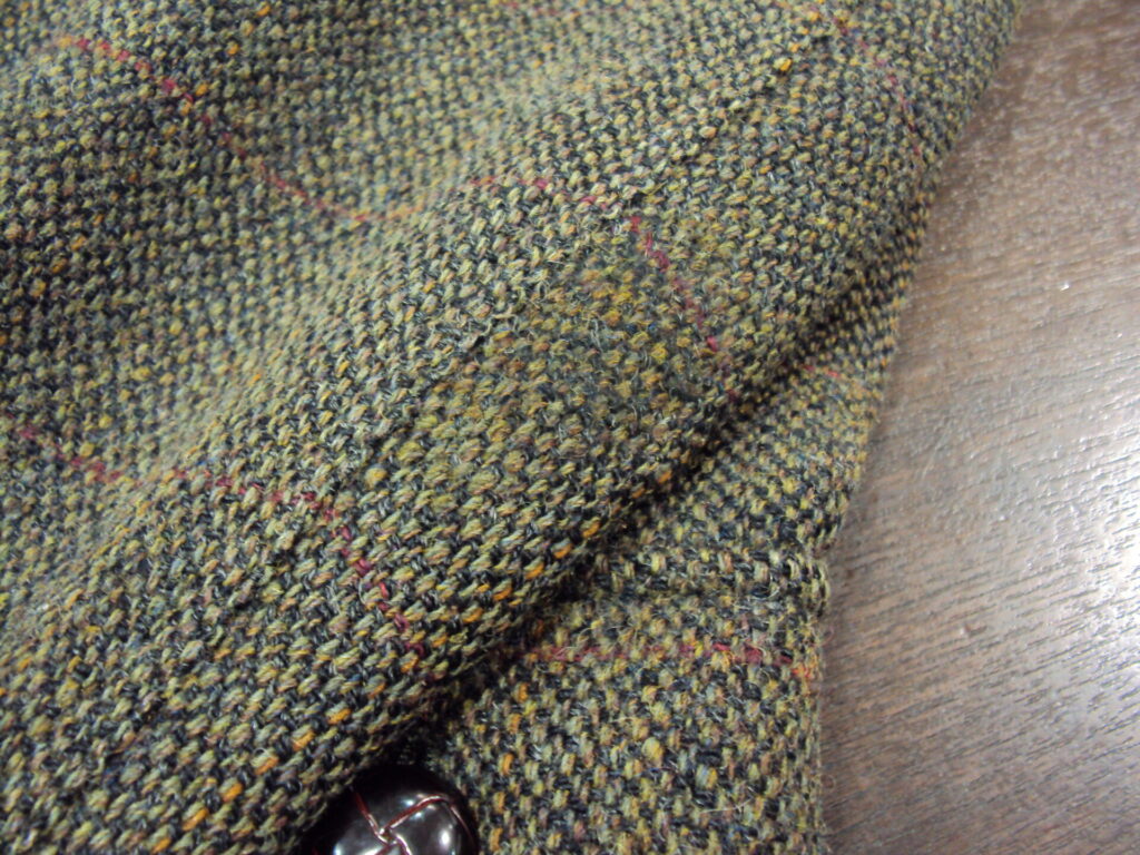 ハリスツイード ジャケット 袖穴 ひじ穴 破れ ダメージ 補修 ヘリンボーン かけはぎ かけつぎダメージ復元 Harris Tweed - 仙台の ドレス オーダースーツ 洋服リメイク ...